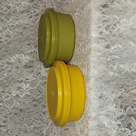Tupperware | Kitchen | Tupperware Seal Serve Bowl With Lid Set Of 2 ...